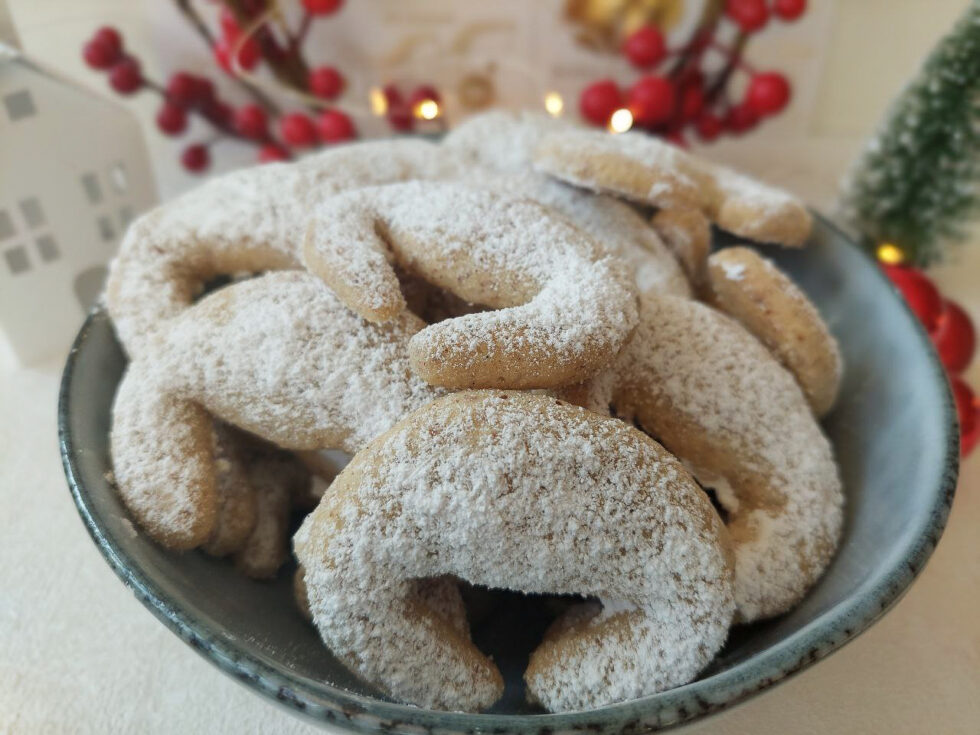 Vanillekipferl Recipe (Austrian Vanilla Crescent Cookies ...